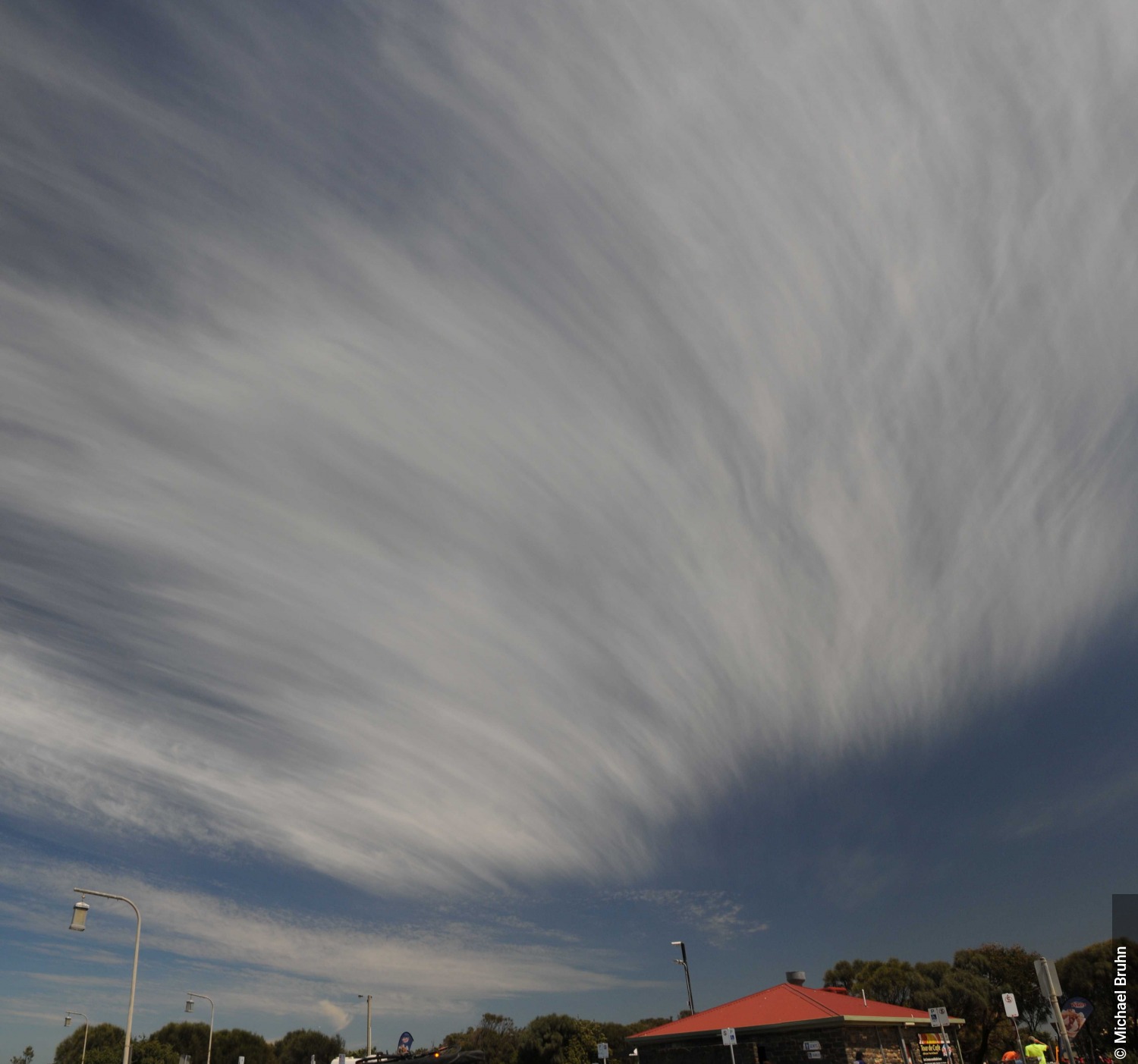 ¿Sabías que hay nubes que no producen sombra? - Juventud Técnica